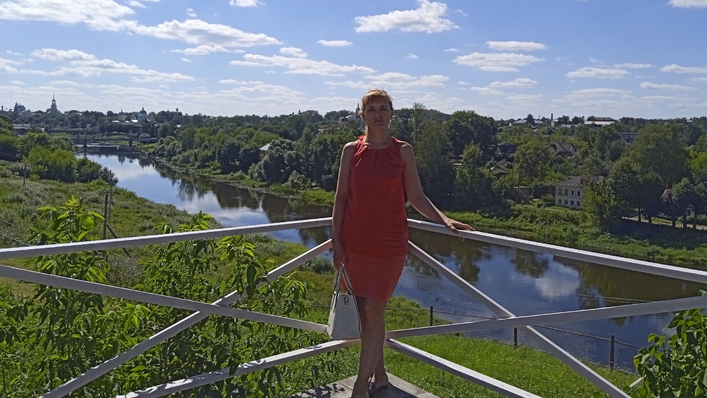 А ЗОРИ ЗДЕСЬ ТИХИЕ