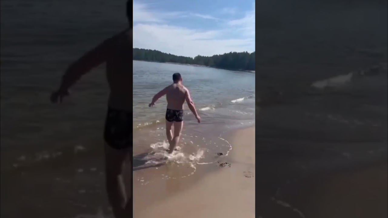 После очередной тренировки с радостью в море! Освежает!