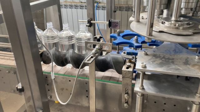 Автоматическая линия розлива растворителей в ПЭТ тару. Производитель ООО «БЛС Инжиниринг».