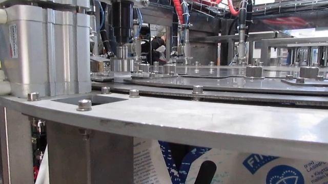 Автоматическая линия розлива автохимии в 3 л. дойпаки – блок розлива.