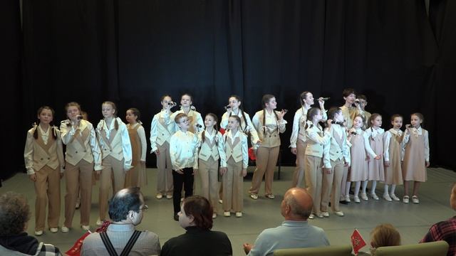 Фонарики. Идет солдат по городу 2025