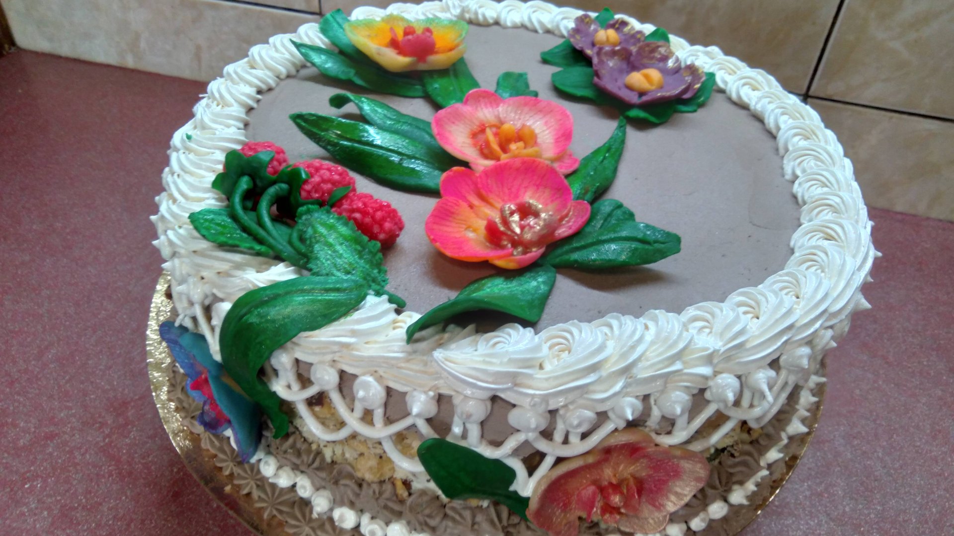 Сброка и украшение торта Ветка