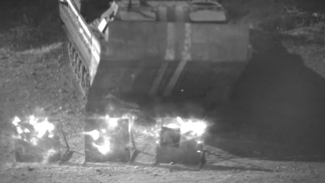 Взрывы мин в замедленной съемке