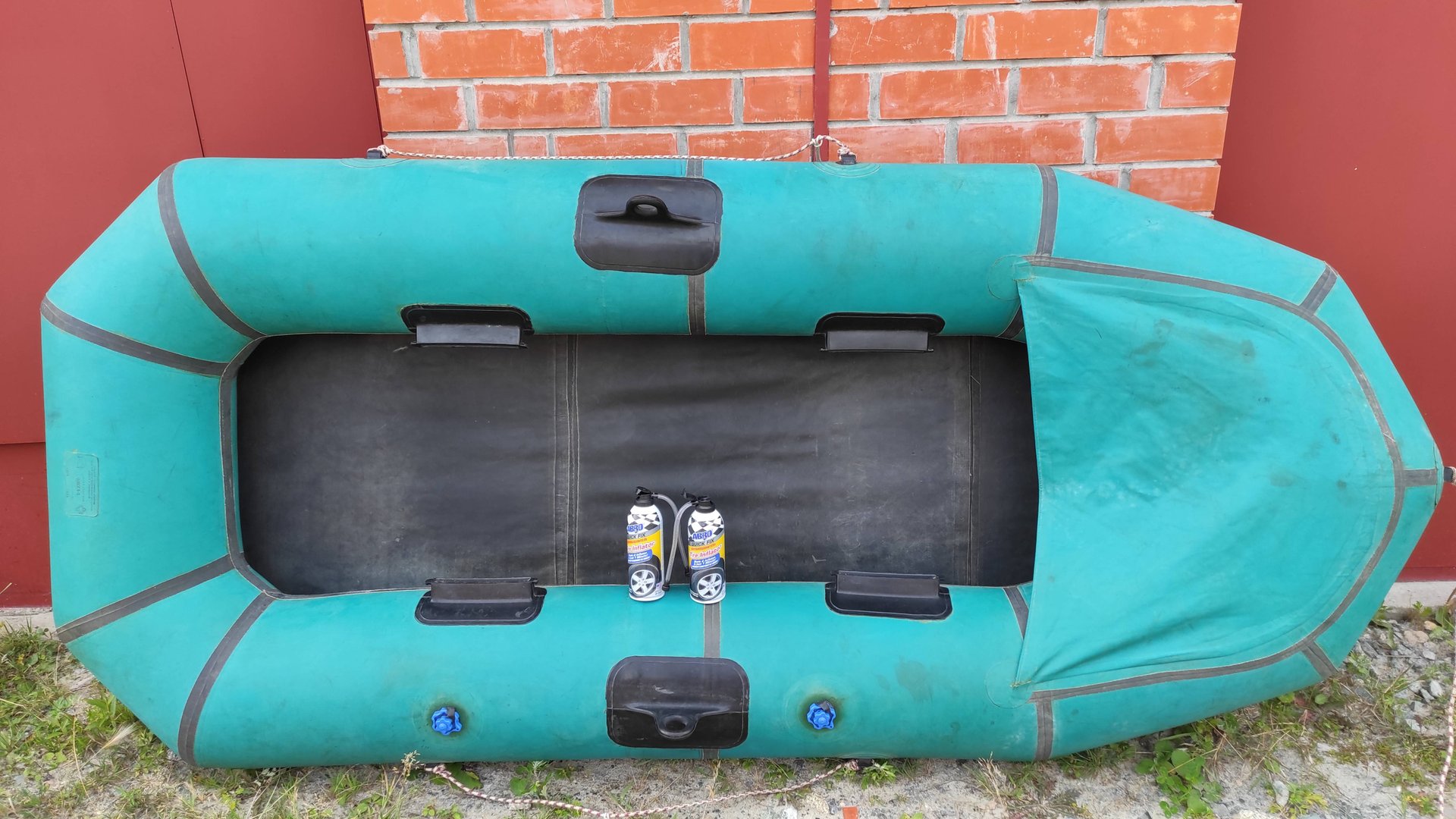 Ремонт надувной резиновой лодки ОМЕГА-2. Проклейка швов.