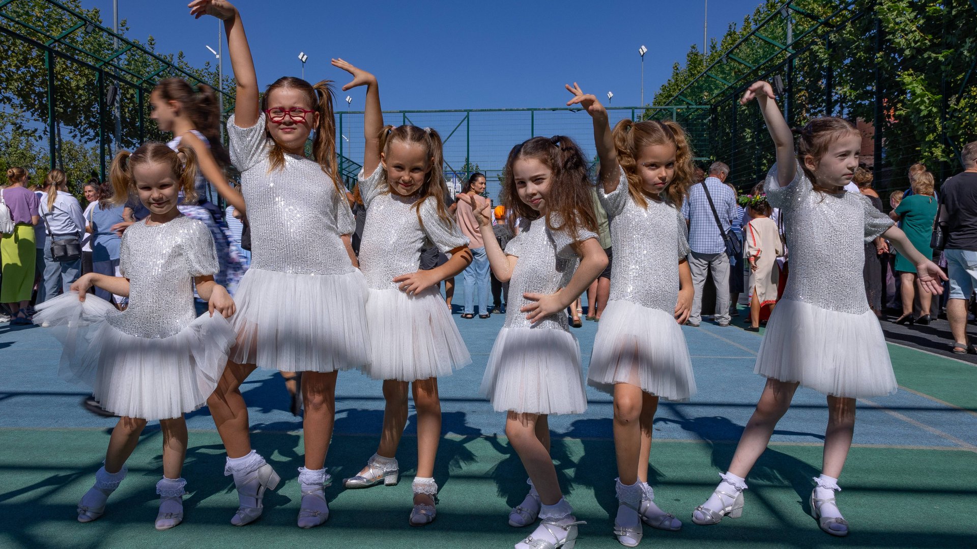 Латинское шоу в исполнении мам и дочерей))) на дне города Краснодара