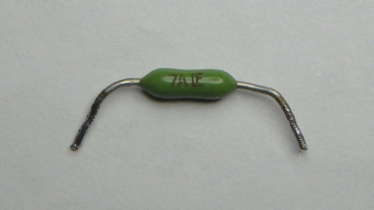 Нестандартные предохранители. Ремонт монитора.