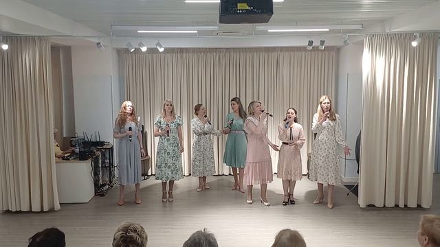 9. Баллада о военных летчицах (Ольга, Елена, Мария, Наташа, Екатерина Р, Екатерина Е.)