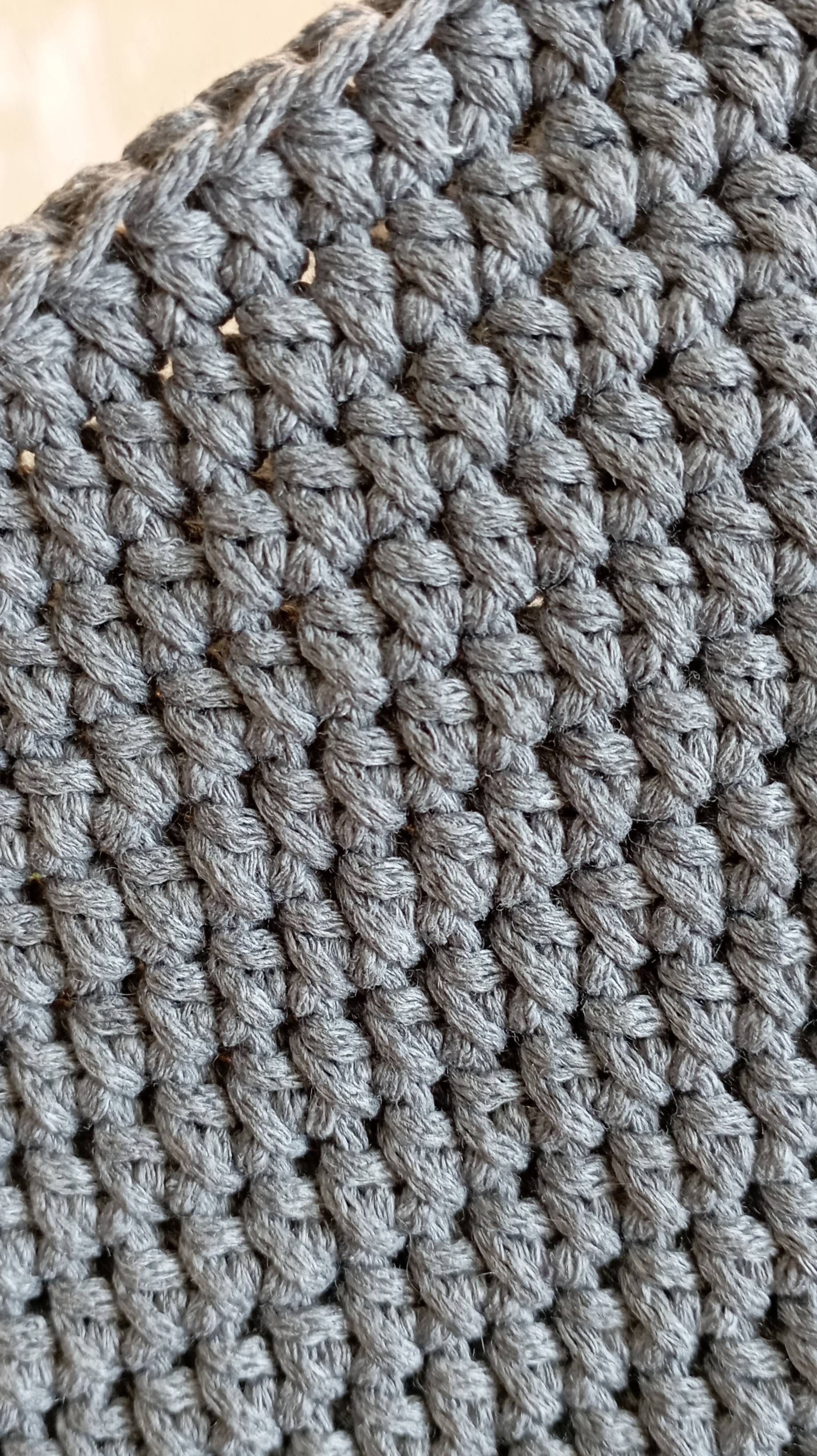 Полустолбик с накидом крючком . Узор для сумки крючком .