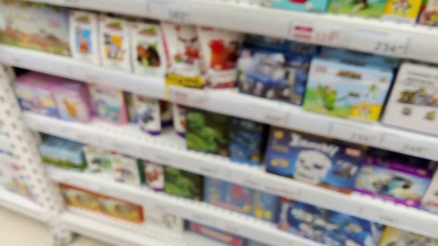 Покупка конструкторов, зверей и машинок моделек в магазине Ашан. Очень интересный выбор товаров.