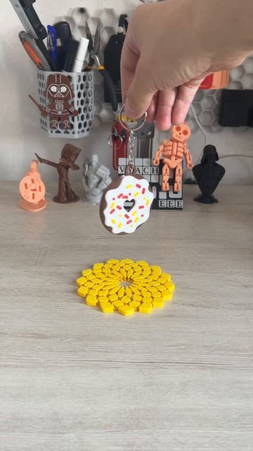 ссылки в комменте/описании_Брелок (не еда) Пончик (подвеска)