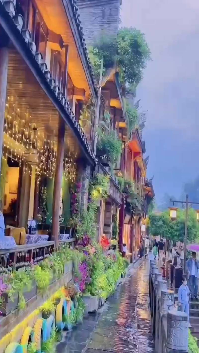 Фэнхуан: где история встречается с природной гармонией.