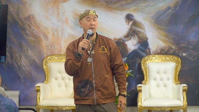 Он сокрушил врата медные и вереи железные сломил