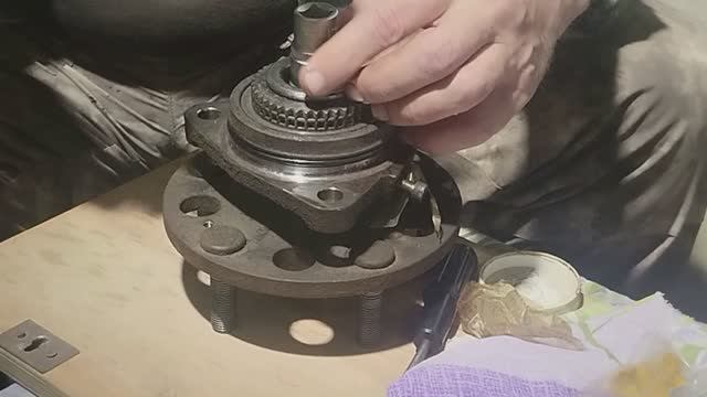 Замена игольчатого подшипника ступицы. А так же проверка "оригинального" ХАБа фирмы "ЛютыйКитай"