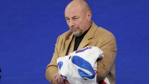 Жулину запретили ехать на отбор к ОИ-2026 вместе с подопечными фигуристами