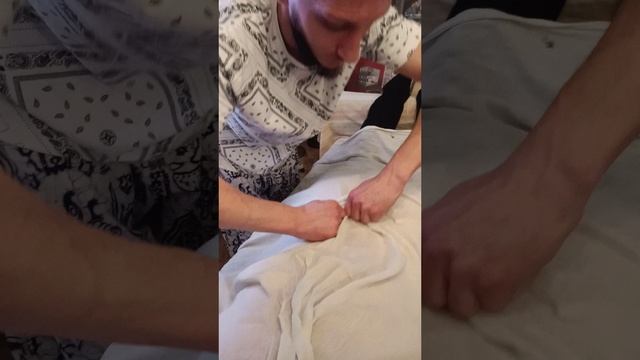 Обучение Мануальной Терапии - Ученики отрабатывают приемы друг на друге. Запишись на тренинг чтобы..