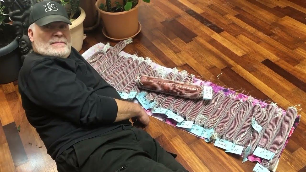 Готовлю сыровяленую колбасу с коньяком. Пробу снимем через полгода!