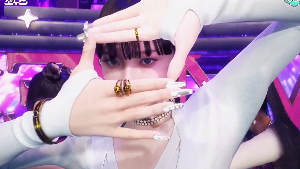 MAVE: - 'Pandora' Dance Performance Mirrored