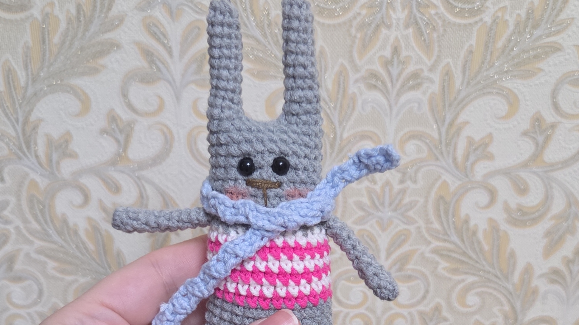 Вяжу из остатков.Видео 2. Зайчик