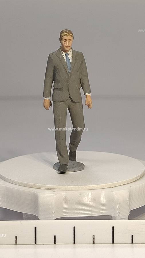 Фигурка для создания макета в масштабе 1:43 (высота 42 мм) 
ЗД печать, ручная роспись.