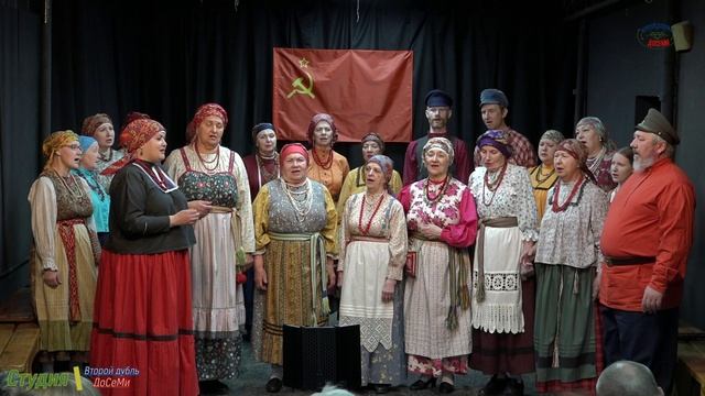 Над приёмной галки кращут (кричат)