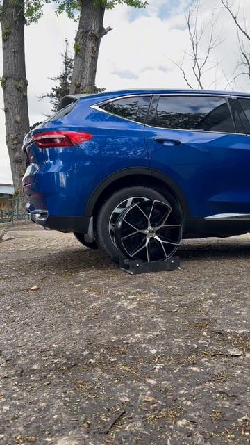 Haval F7 на примерке дисков в 18-ом диаметре
