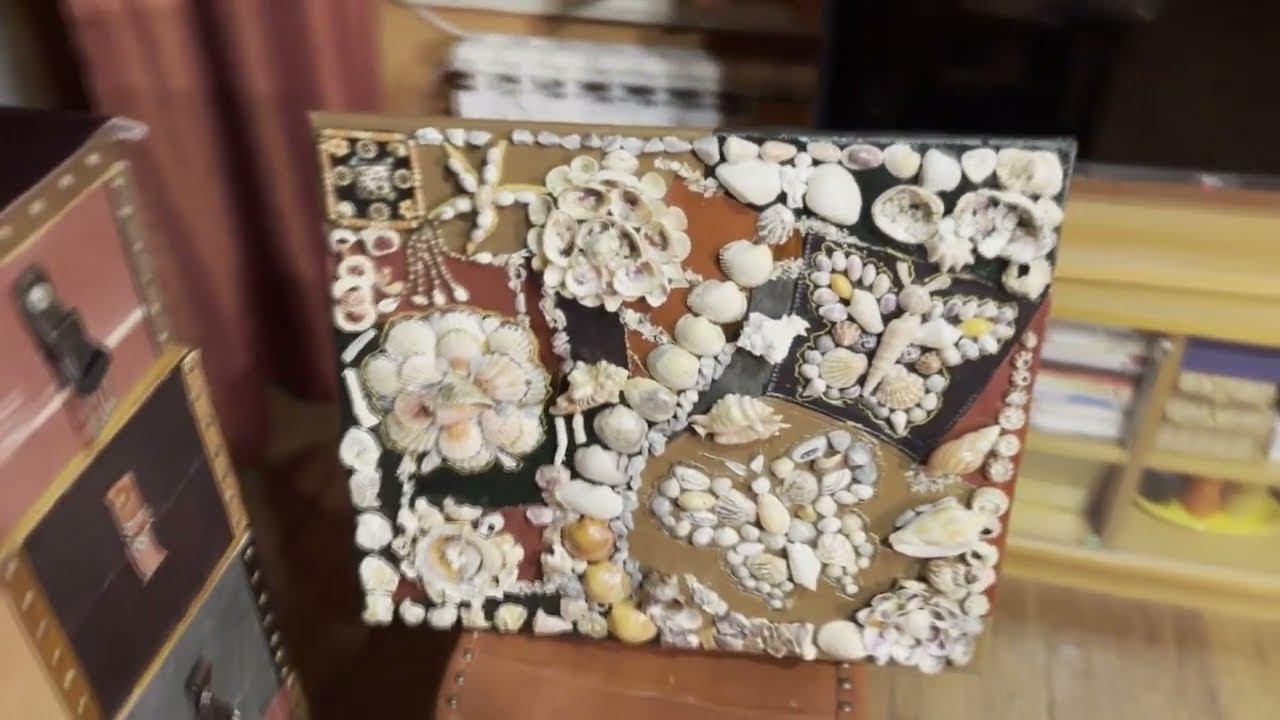 Что сделать из морских ракушек. Панно из кожи и ракушек.