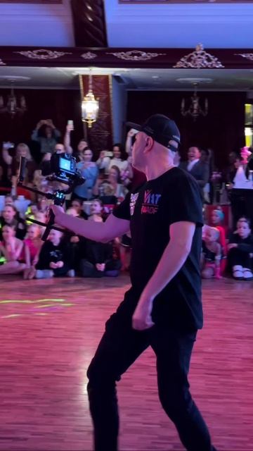 Выпуск №9 Оператор стэдикама бегает вокруг танцующих красоток (SGFilm)