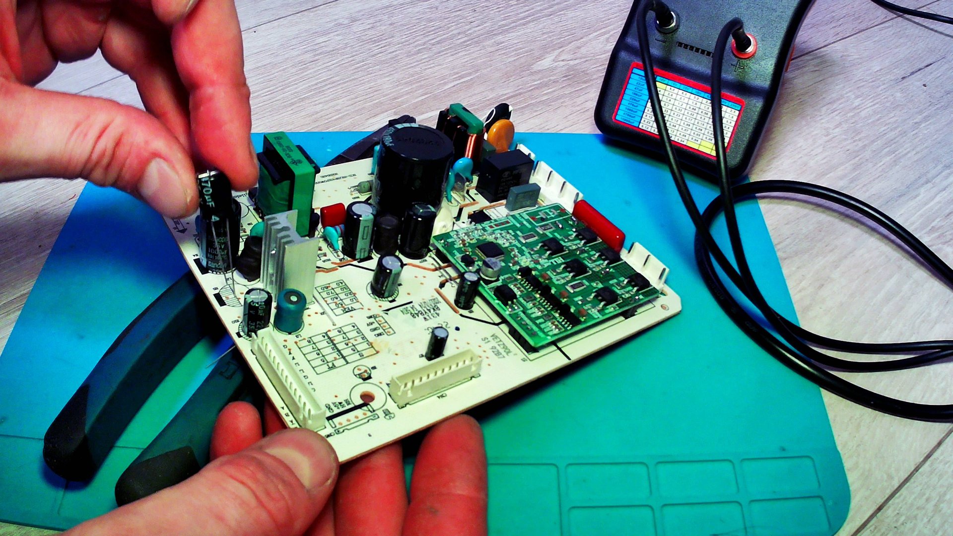 Ремонт электронного модуля холодильника Weissgauff