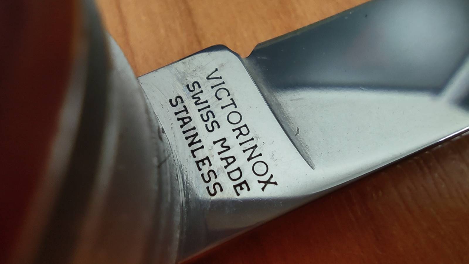 Очистка ножа Victorinox Workchamp