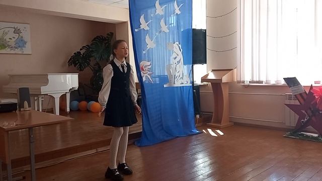 1 место - Виктория Иванькова (РСШ № 1) / Сергей Сухонин «Две сестры бежали от войны…»