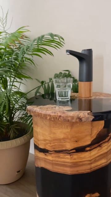 Кулер для воды из дерева и смолы!