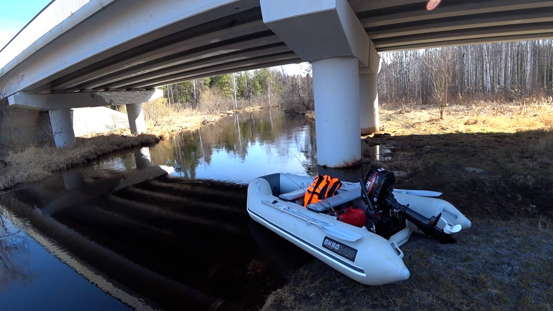 Первая весенняя рыбалка на спиннинг 2025 с лодки на реке! Красивые места Но рыбы нет