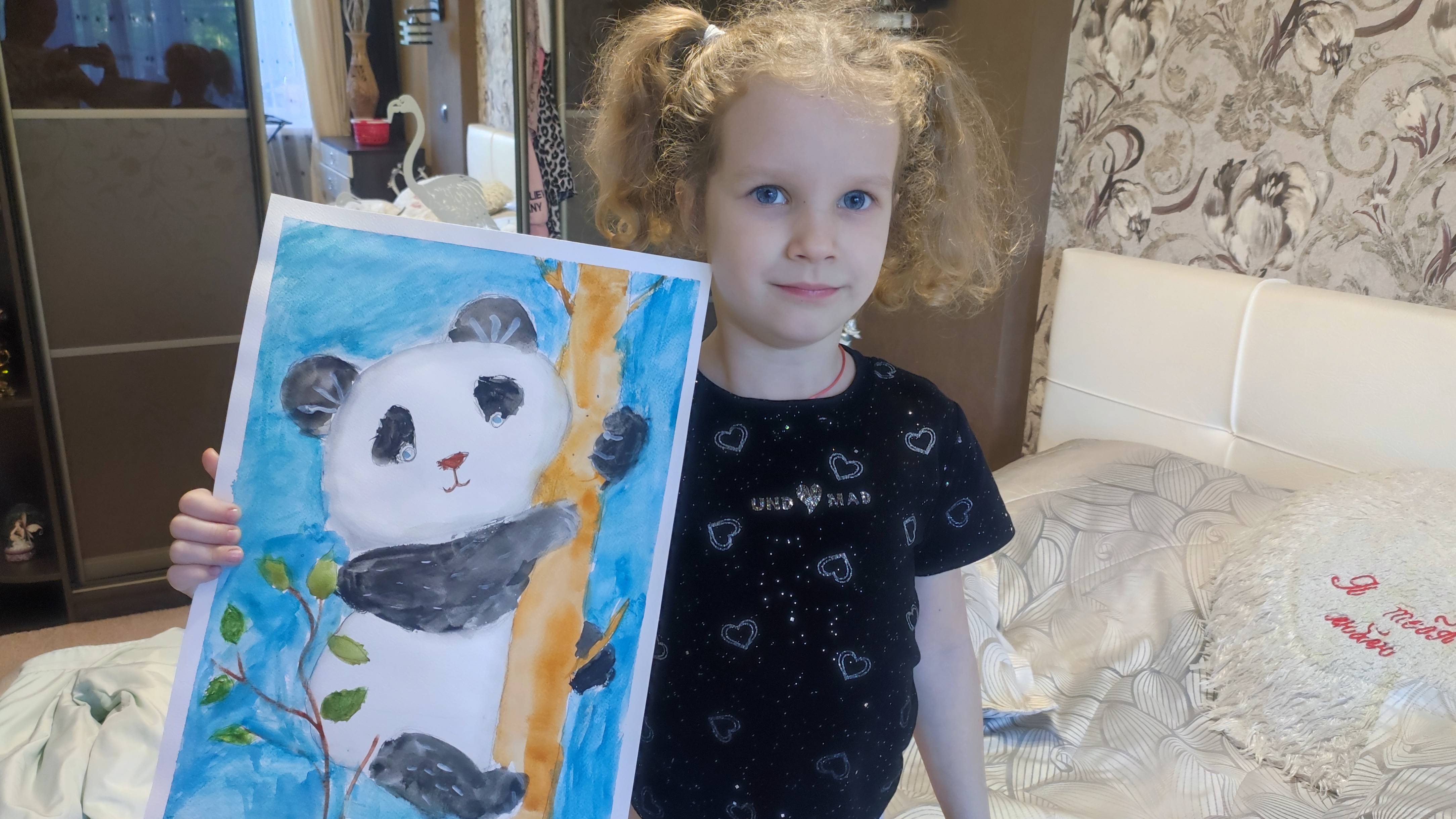 Эвелинка-картинка рисует пандочку