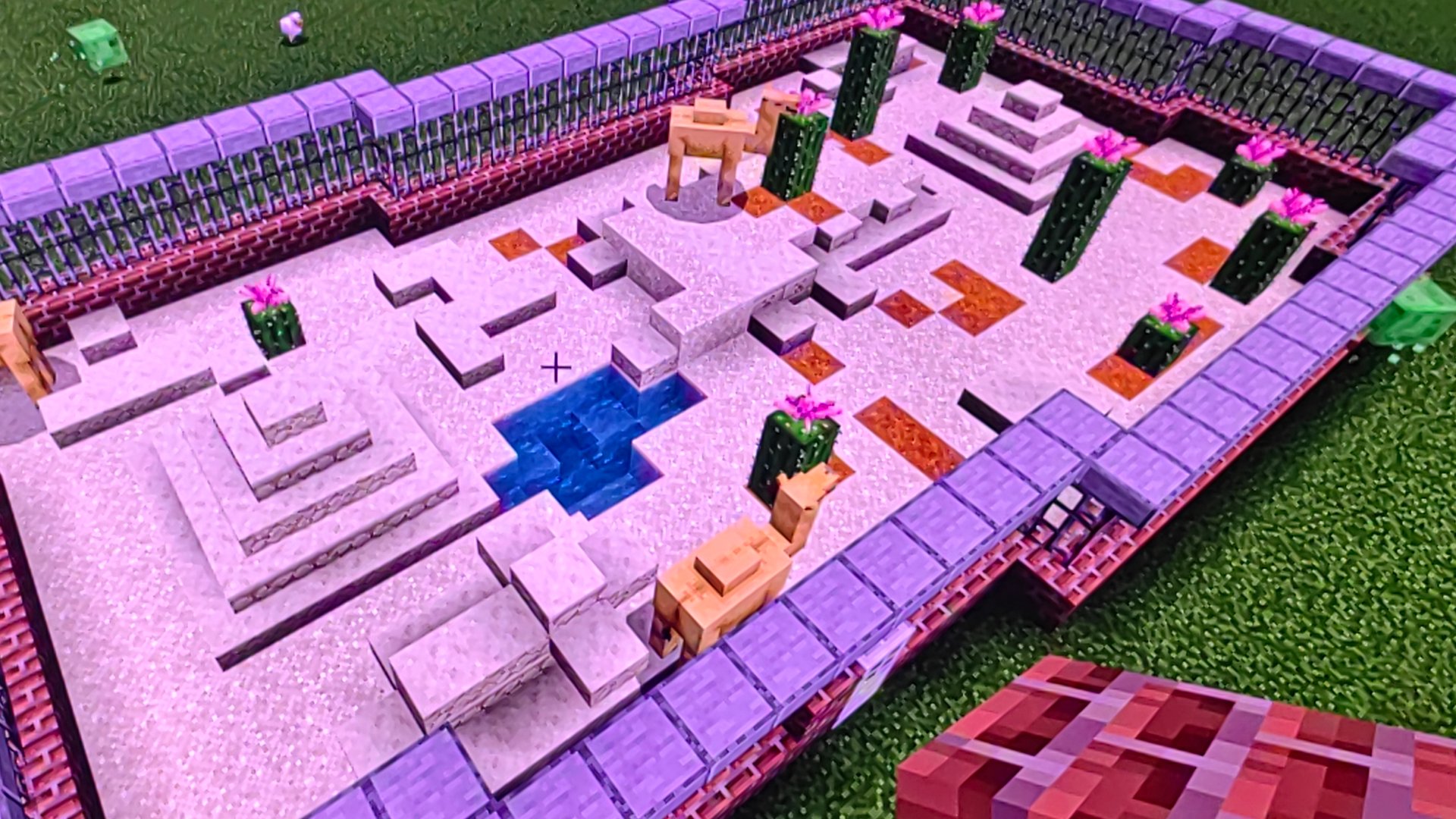 построил загон для верблюдов.