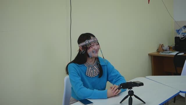 «Всесильный богатырь Дэвэлчэн в расшитой-разукрашенной одежде» - Степанова Ганна