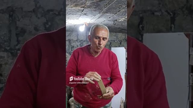 В глине должно быть ровно столько влаги, чтобы она была эластичной. _Chamur Ceramics_. _ #гюмри