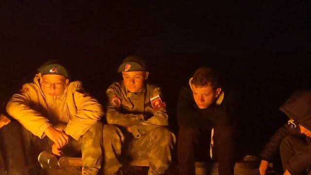 Разговоры у костра (Рисуют мальчики войну)