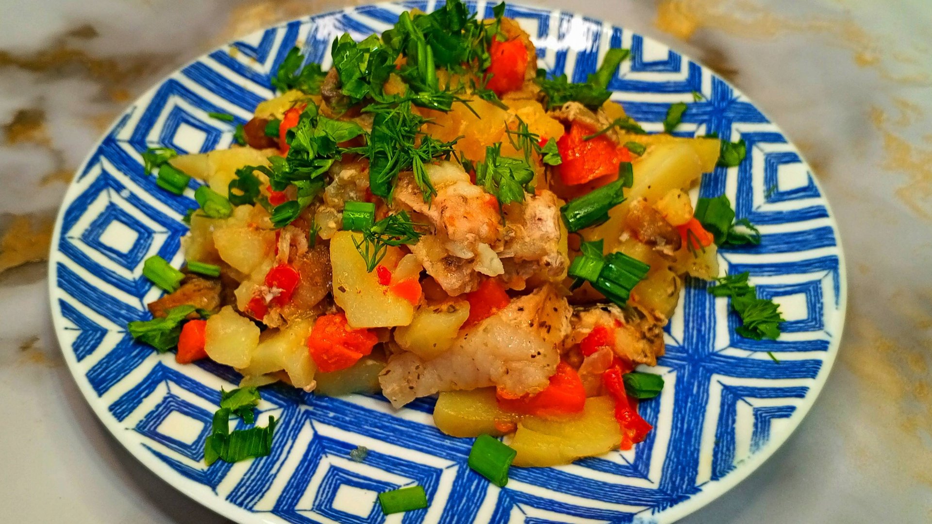 Сочная свинина и картошка: Жаркое, которое покорит вас