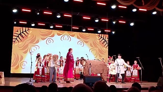 "Ярмарка" (продажа бычка): ансамбль "Соловейко" (г. Анапа, 26.04.2025)