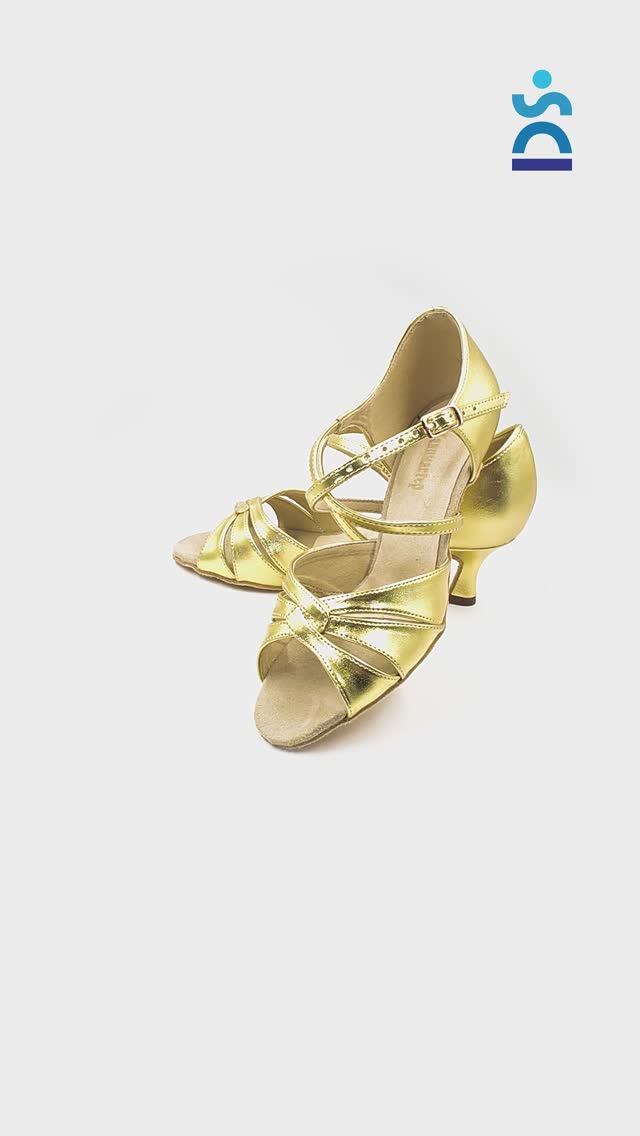 Выход на паркет еще ярче!)