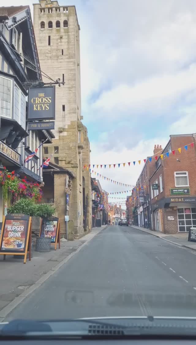 Английский завтрак в чайной комнате.