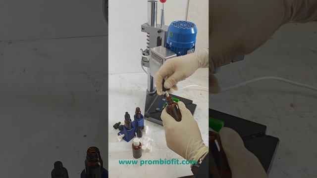 Устройство укупорки стеклянных флаконов пластиковой крышками с резьбой. Модель УУ-3(220)Р