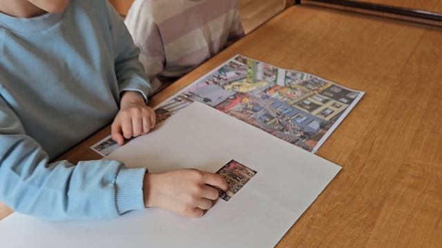 Кейс по рассматриванию виммельбухов