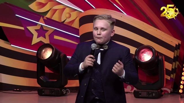 Ведущий - Ваня Шуваров - очень трогательно объявил!