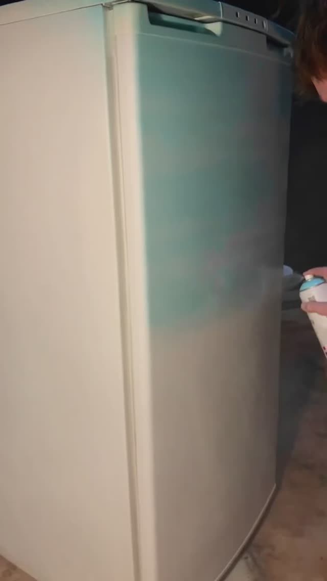 Как обновить старый холодильник за 20 минут  #лофтстиль #ремонт #холодник
