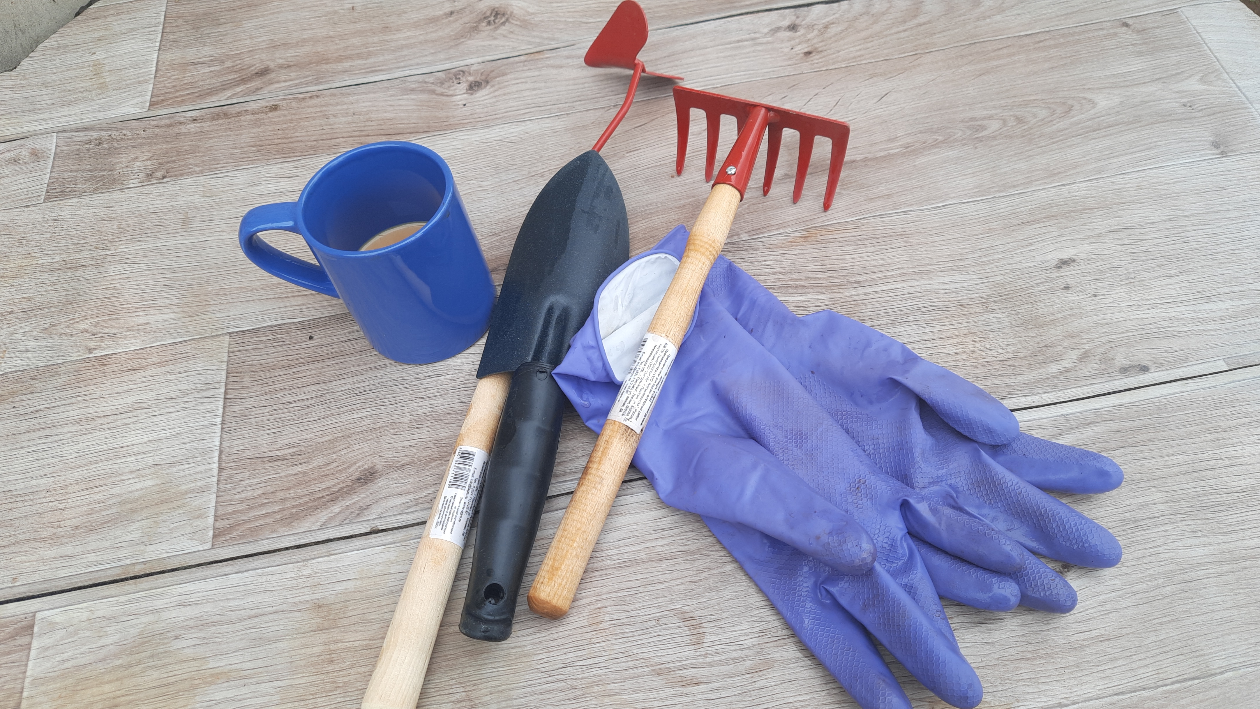 Скучать некогда! Бабушка мой помощник и друг! 😃Делаем,что хотим!🏡