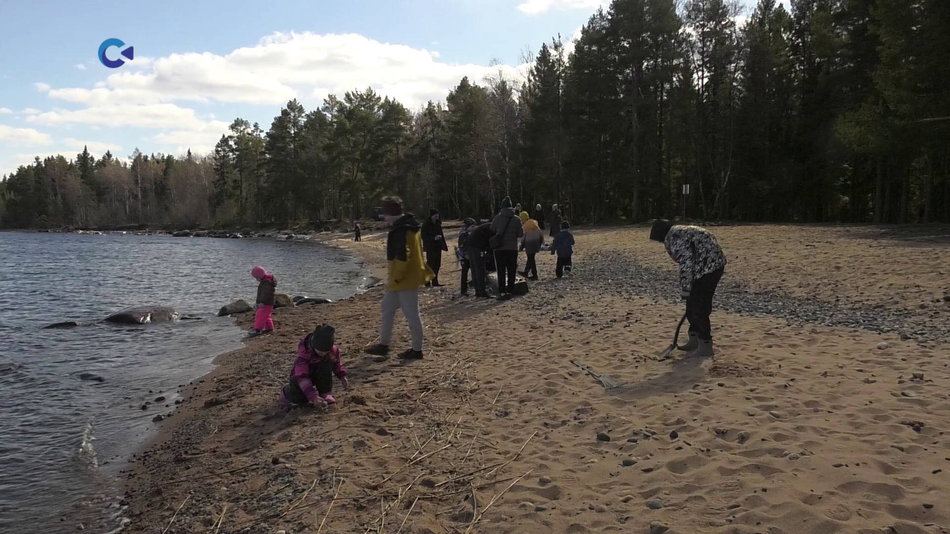 Жители Петрозаводска навели порядок в парке «Каменный ручей»