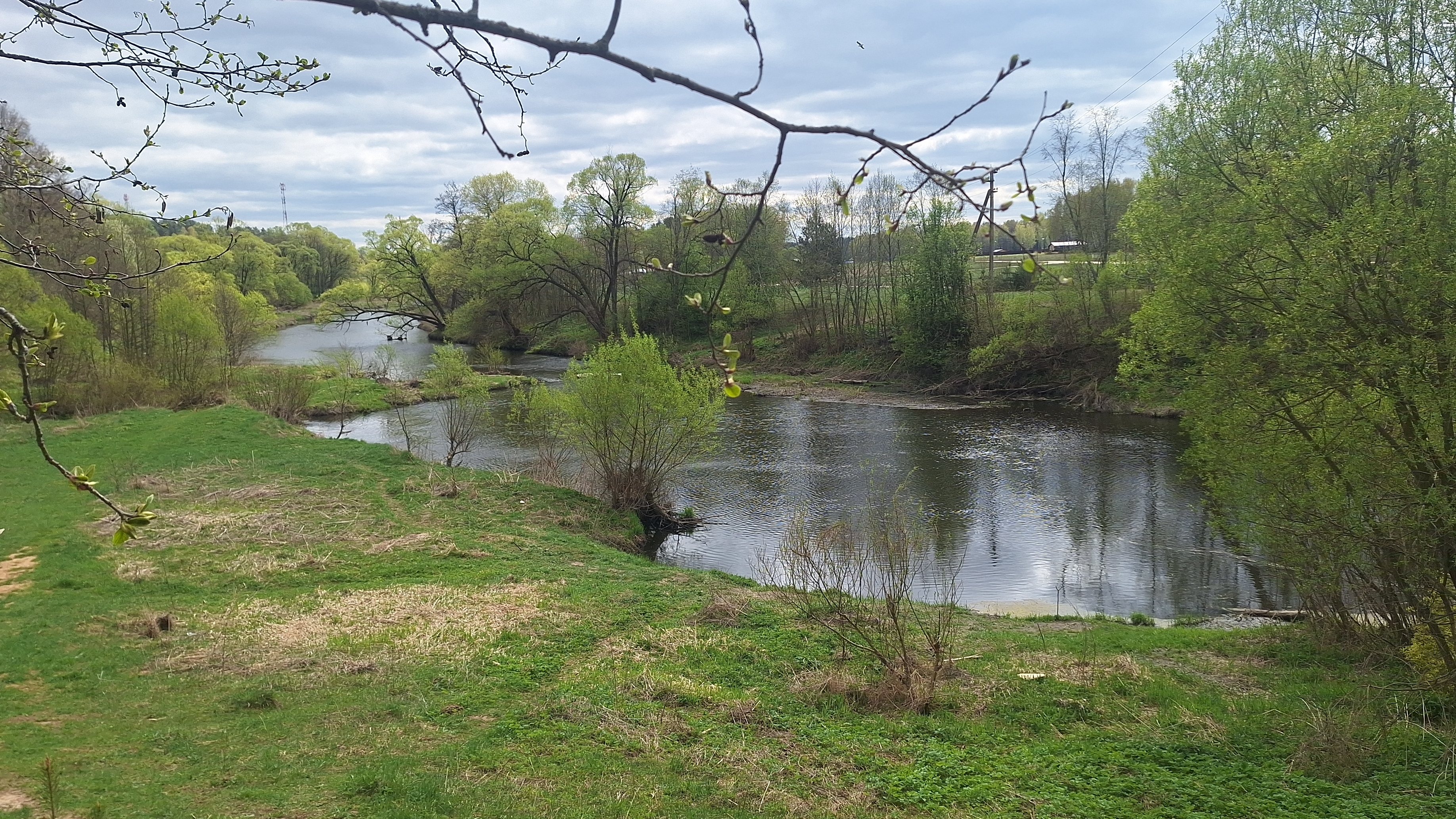 Идем на речку, гуляем болтаем.