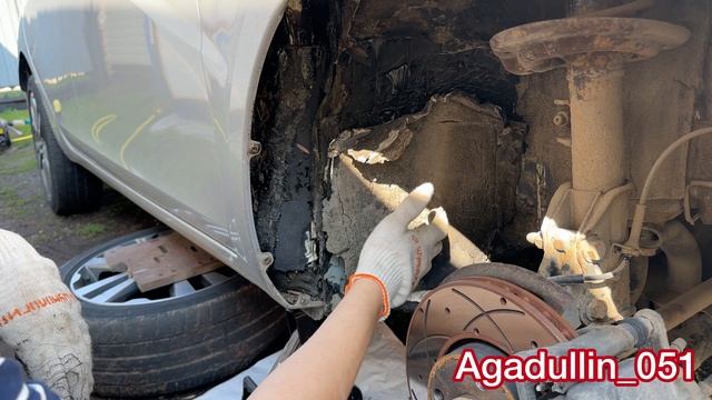 Шумоизоляция арок снаружи. Что стало с ней через 6 лет? Грязь, ржавчина? Отклеиваем и смотрим? Поче