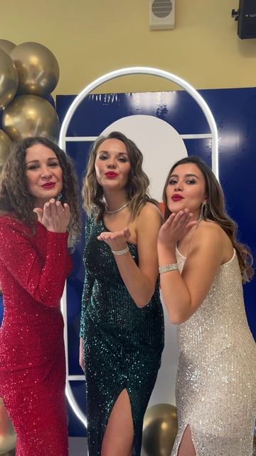 Подарим вам отличное настроение, улыбки и лучшие хиты!